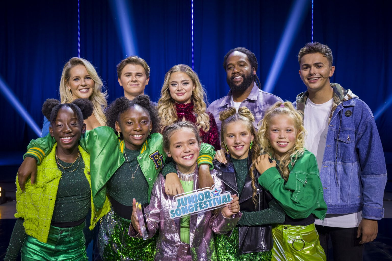 Luna vertegenwoordigt Nederland tijdens het Junior Eurovisie ...