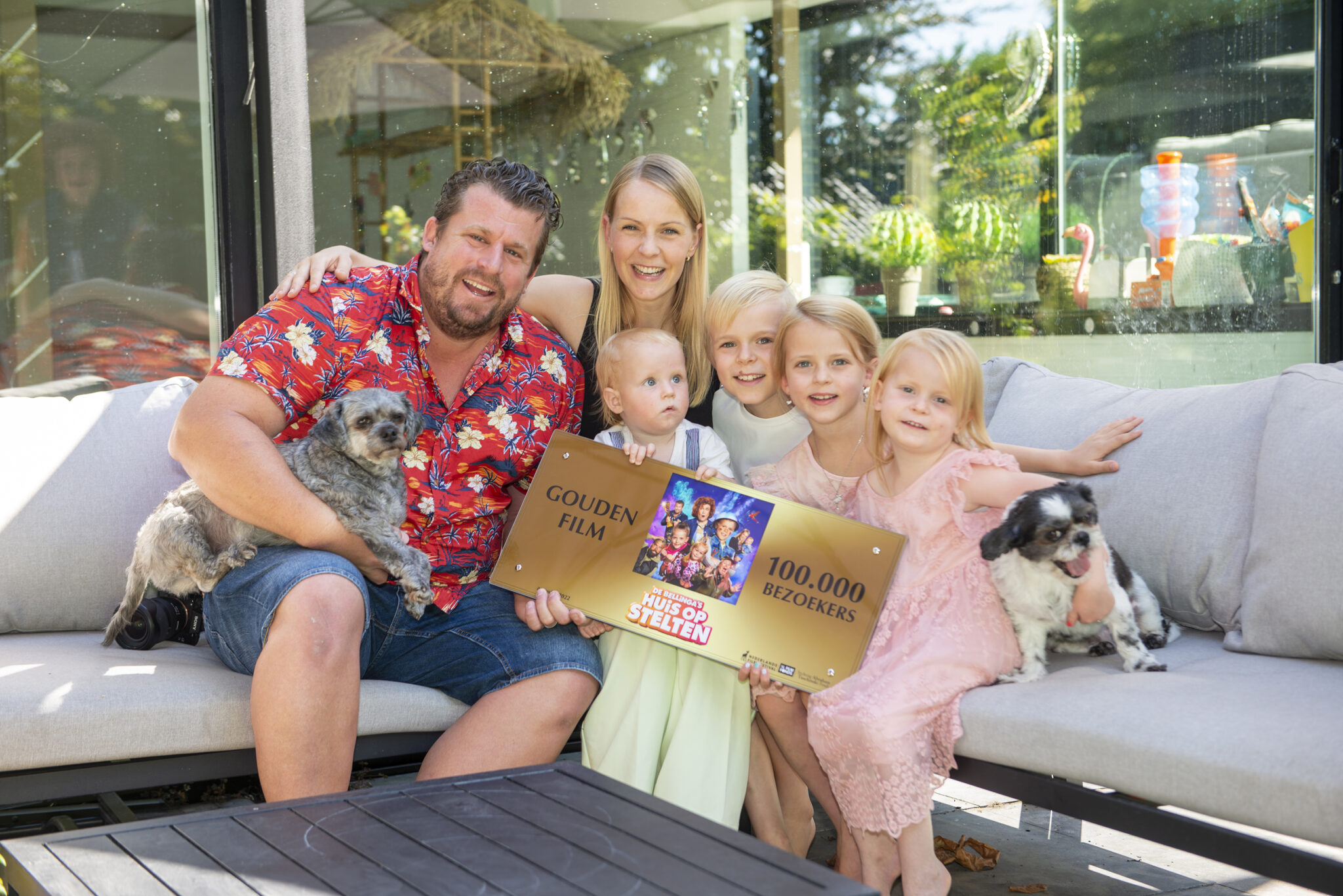De Bellinga’s: huis op stelten door het dak met Gouden Film Award ...