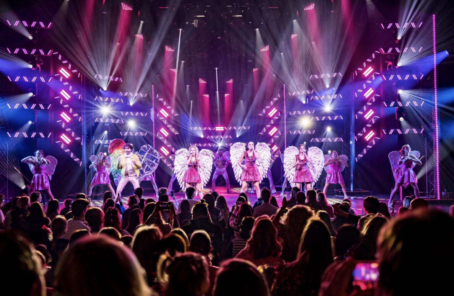 ‘Prince Charming’ Diego González-Clark speciale gast in nieuwe K3-show ...